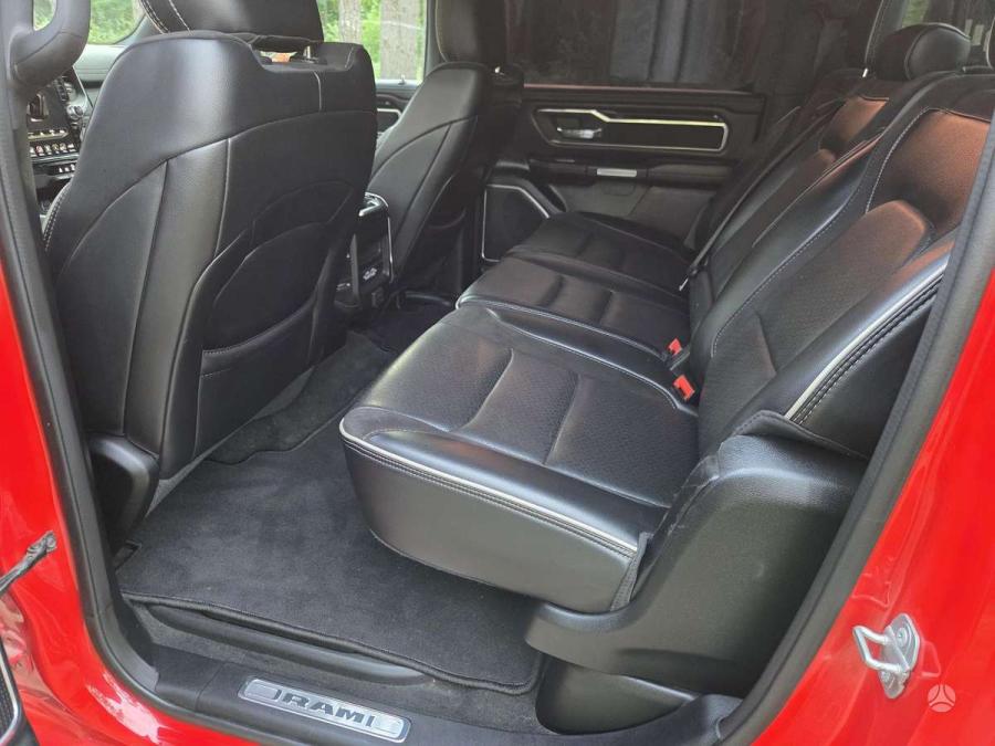Red Dodge RAM 2021 in Gargzdai, with an engine capacity of 5.70 L and mileage of 147 thousand km for 34900 €, photo 11 on AUTOMOTO.COM.LV