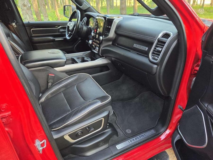 Red Dodge RAM 2021 in Gargzdai, with an engine capacity of 5.70 L and mileage of 147 thousand km for 34900 €, photo 13 on AUTOMOTO.COM.LV