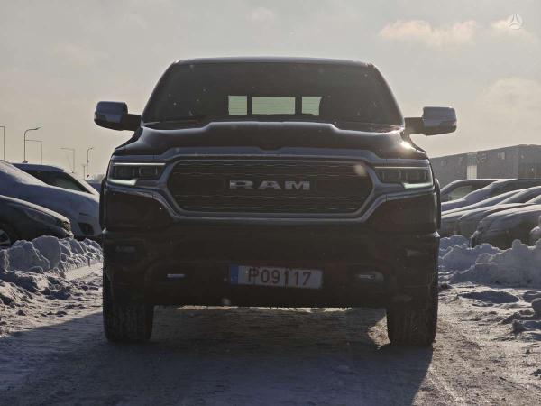 Sarkans Dodge RAM 2022 Viļņa, ar dzinēja tilpumu 5.70 L un nobraukumu 45 tūkst. km par 53000 €, foto 2 vietnē AUTOMOTO.COM.LV