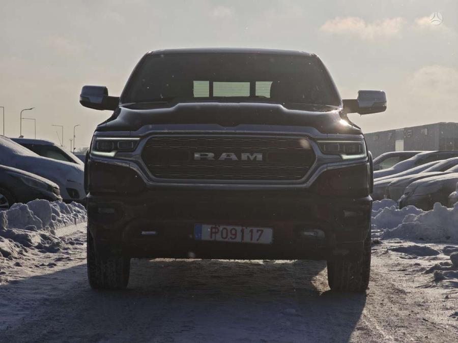 Sarkans Dodge RAM 2022 Viļņa, ar dzinēja tilpumu 5.70 L un nobraukumu 45 tūkst. km par 53000 €, foto 2 vietnē AUTOMOTO.COM.LV