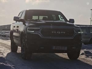 Sarkans Dodge RAM 2022 Viļņa, ar dzinēja tilpumu 5.70 L un nobraukumu 45 tūkst. km par 53000 €, foto 3 vietnē AUTOMOTO.COM.LV