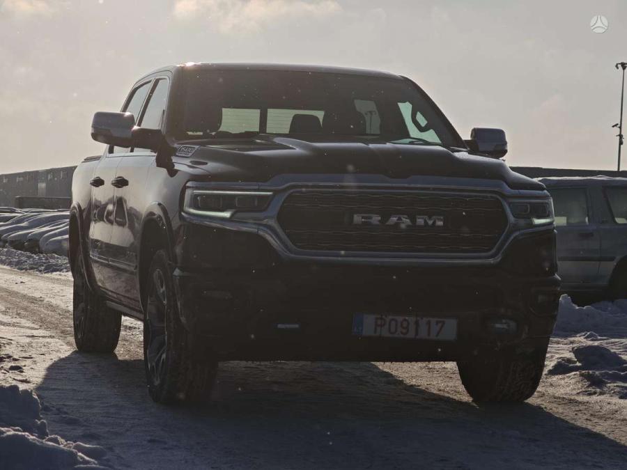 Sarkans Dodge RAM 2022 Viļņa, ar dzinēja tilpumu 5.70 L un nobraukumu 45 tūkst. km par 53000 €, foto 3 vietnē AUTOMOTO.COM.LV