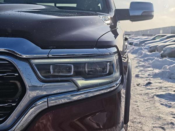 Sarkans Dodge RAM 2022 Viļņa, ar dzinēja tilpumu 5.70 L un nobraukumu 45 tūkst. km par 53000 €, foto 10 vietnē AUTOMOTO.COM.LV