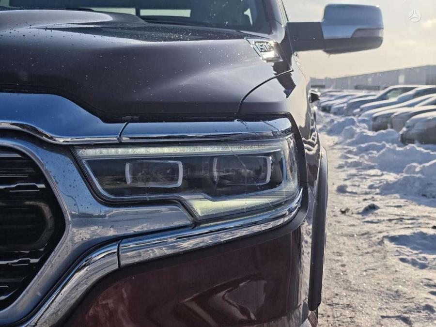 Sarkans Dodge RAM 2022 Viļņa, ar dzinēja tilpumu 5.70 L un nobraukumu 45 tūkst. km par 53000 €, foto 10 vietnē AUTOMOTO.COM.LV