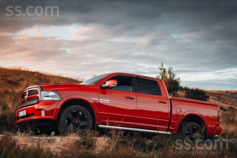 Red Dodge RAM 2015 in Riga, with an engine capacity of 5.40 L and mileage of 237 thousand km for 27000 €, photo 4 on AUTOMOTO.COM.LV