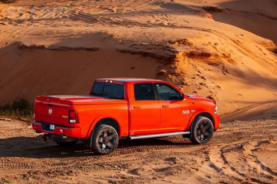 Red Dodge RAM 2015 in Riga, with an engine capacity of 5.40 L and mileage of 237 thousand km for 27000 €, photo 8 on AUTOMOTO.COM.LV
