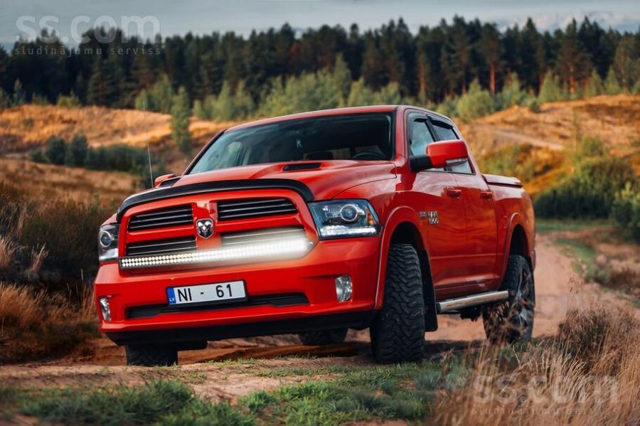 Red Dodge RAM 2015 in Riga, with an engine capacity of 5.40 L and mileage of 237 thousand km for 27000 €, photo 9 on AUTOMOTO.COM.LV