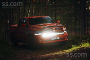 Red Dodge RAM 2015 in Riga, with an engine capacity of 5.40 L and mileage of 237 thousand km for 27000 €, photo 10 on AUTOMOTO.COM.LV