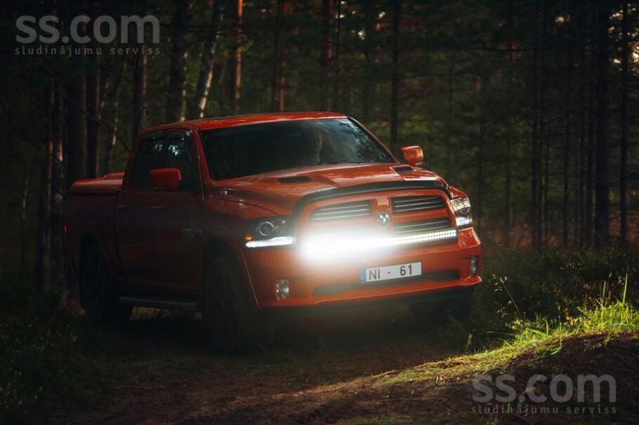 Red Dodge RAM 2015 in Riga, with an engine capacity of 5.40 L and mileage of 237 thousand km for 27000 €, photo 10 on AUTOMOTO.COM.LV