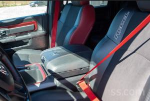 Red Dodge RAM 2015 in Riga, with an engine capacity of 5.70 L and mileage of 160 thousand km for 29900 €, photo 14 on AUTOMOTO.COM.LV