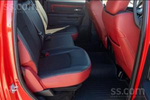Red Dodge RAM 2015 in Riga, with an engine capacity of 5.70 L and mileage of 160 thousand km for 29900 €, photo 15 on AUTOMOTO.COM.LV