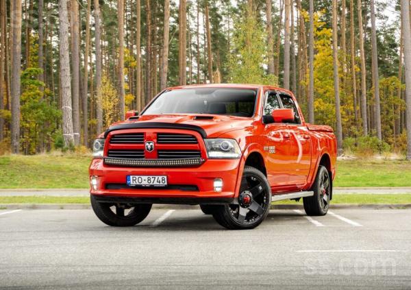 Red Dodge RAM 2015 in Riga, with an engine capacity of 5.70 L and mileage of 238 thousand km for 25990 €, photo 5 on AUTOMOTO.COM.LV