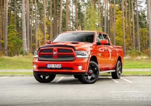 Red Dodge RAM 2015 in Riga, with an engine capacity of 5.70 L and mileage of 238 thousand km for 25990 €, photo 5 on AUTOMOTO.COM.LV