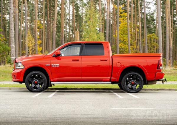 Red Dodge RAM 2015 in Riga, with an engine capacity of 5.70 L and mileage of 238 thousand km for 25990 €, photo 6 on AUTOMOTO.COM.LV