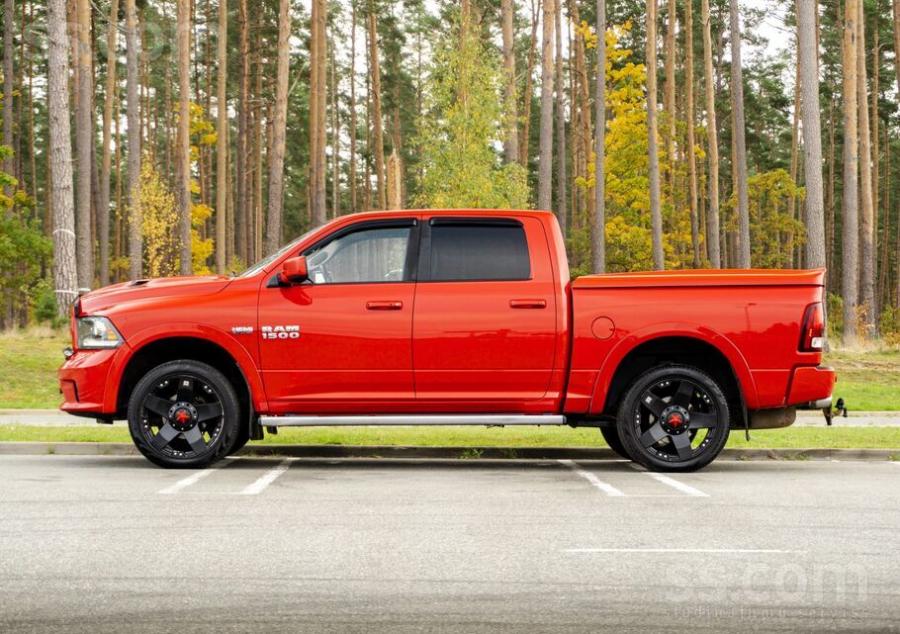 Red Dodge RAM 2015 in Riga, with an engine capacity of 5.70 L and mileage of 238 thousand km for 25990 €, photo 6 on AUTOMOTO.COM.LV