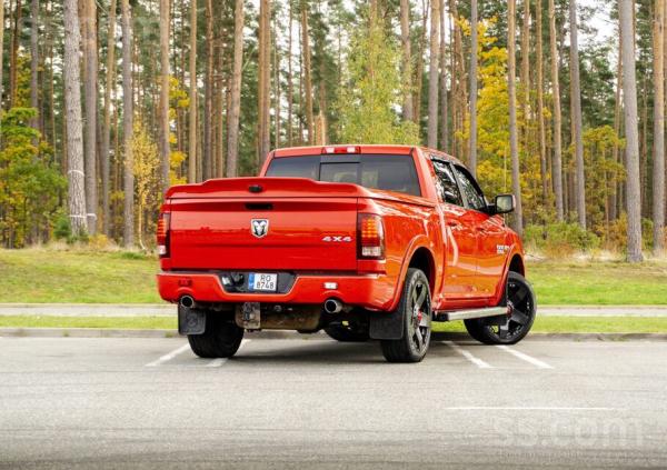 Red Dodge RAM 2015 in Riga, with an engine capacity of 5.70 L and mileage of 238 thousand km for 25990 €, photo 7 on AUTOMOTO.COM.LV