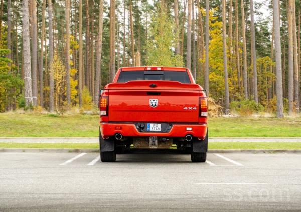 Red Dodge RAM 2015 in Riga, with an engine capacity of 5.70 L and mileage of 238 thousand km for 25990 €, photo 8 on AUTOMOTO.COM.LV