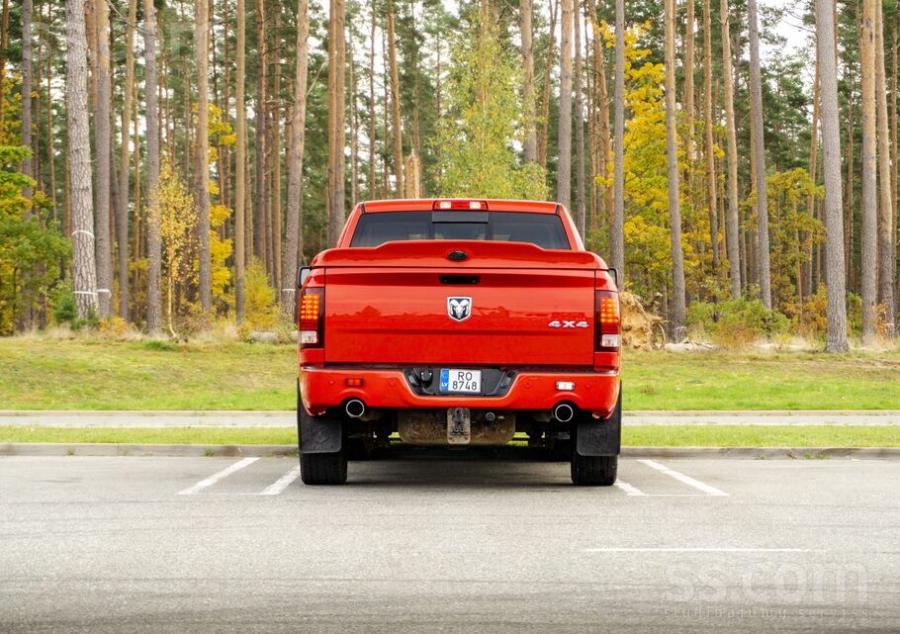 Red Dodge RAM 2015 in Riga, with an engine capacity of 5.70 L and mileage of 238 thousand km for 25990 €, photo 8 on AUTOMOTO.COM.LV