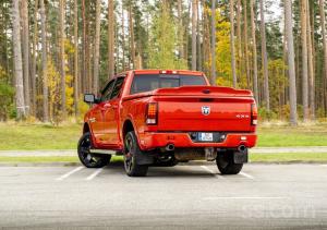 Red Dodge RAM 2015 in Riga, with an engine capacity of 5.70 L and mileage of 238 thousand km for 25990 €, photo 9 on AUTOMOTO.COM.LV