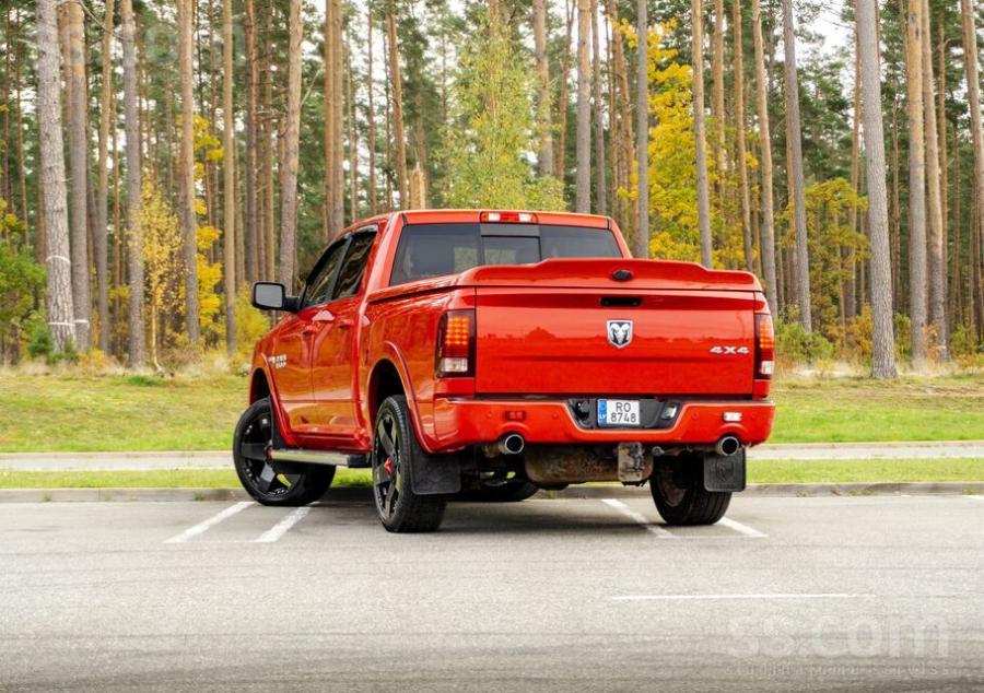 Red Dodge RAM 2015 in Riga, with an engine capacity of 5.70 L and mileage of 238 thousand km for 25990 €, photo 9 on AUTOMOTO.COM.LV