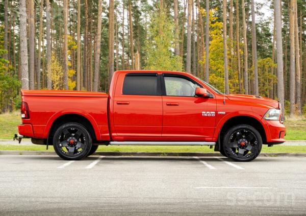 Red Dodge RAM 2015 in Riga, with an engine capacity of 5.70 L and mileage of 238 thousand km for 25990 €, photo 10 on AUTOMOTO.COM.LV