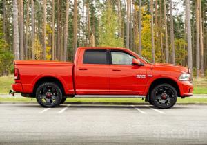 Red Dodge RAM 2015 in Riga, with an engine capacity of 5.70 L and mileage of 238 thousand km for 25990 €, photo 10 on AUTOMOTO.COM.LV