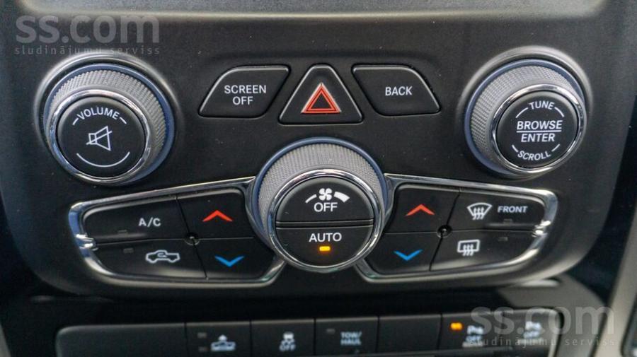 Red Dodge RAM 2015 in Riga, with an engine capacity of 5.70 L and mileage of 238 thousand km for 25990 €, photo 18 on AUTOMOTO.COM.LV