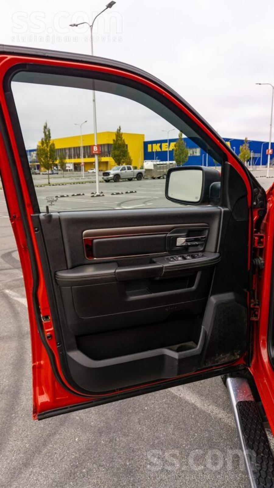 Red Dodge RAM 2015 in Riga, with an engine capacity of 5.70 L and mileage of 238 thousand km for 25990 €, photo 28 on AUTOMOTO.COM.LV