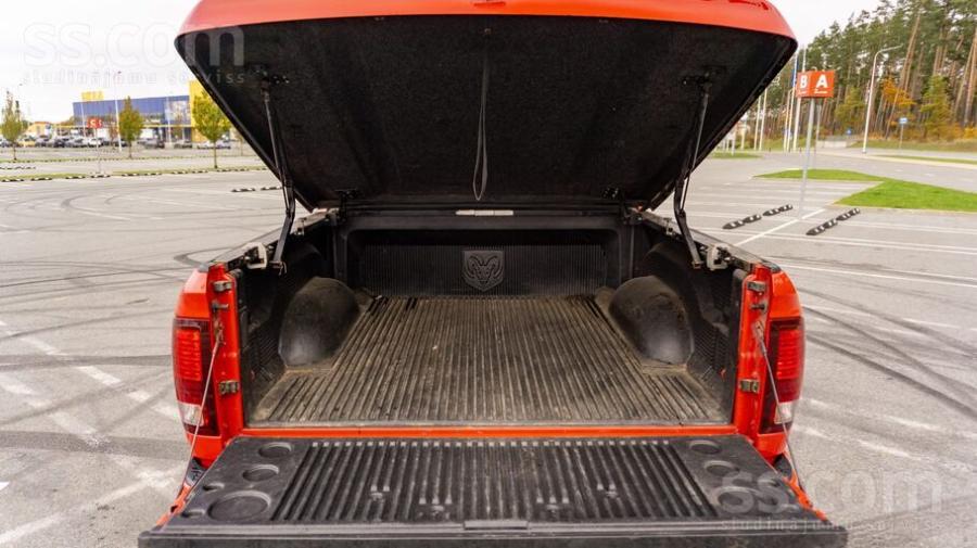 Red Dodge RAM 2015 in Riga, with an engine capacity of 5.70 L and mileage of 238 thousand km for 25990 €, photo 33 on AUTOMOTO.COM.LV