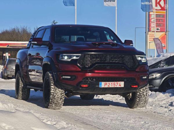 Sarkans Dodge RAM 2019 Viļņa, ar dzinēja tilpumu 5.65 L un nobraukumu 190 tūkst. km par 54000 €, foto 1 vietnē AUTOMOTO.COM.LV