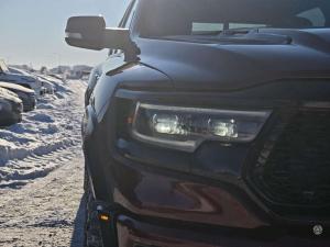 Sarkans Dodge RAM 2019 Viļņa, ar dzinēja tilpumu 5.65 L un nobraukumu 190 tūkst. km par 54000 €, foto 3 vietnē AUTOMOTO.COM.LV