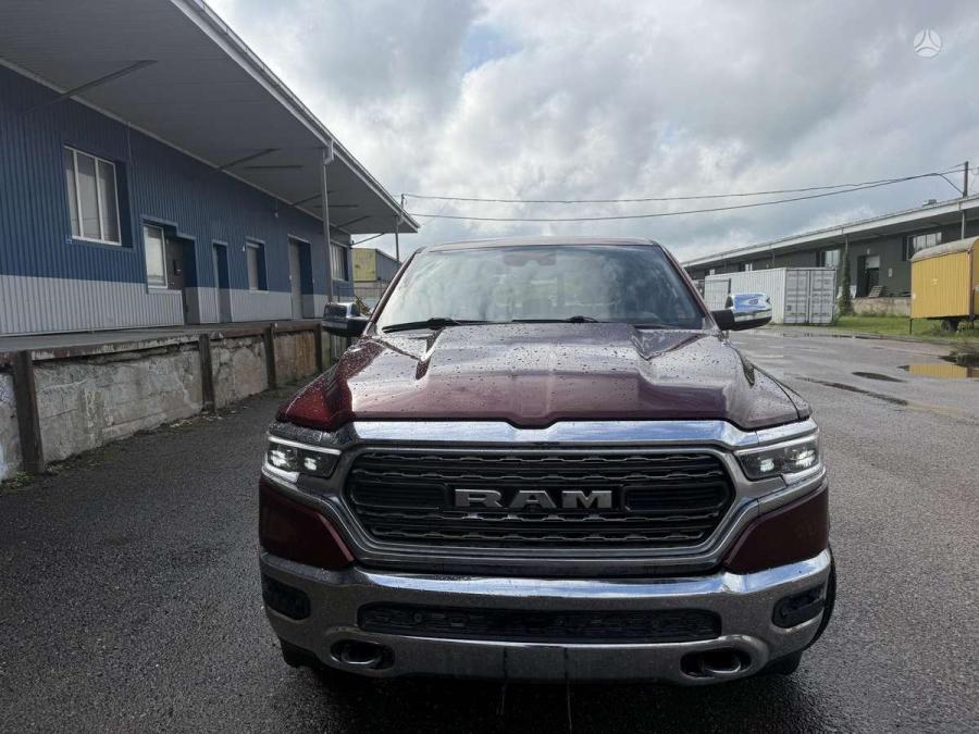 Red Dodge RAM 2019 in Vilnius, with an engine capacity of 5.70 L and mileage of 155 thousand km for 37500 €, photo 2 on AUTOMOTO.COM.LV