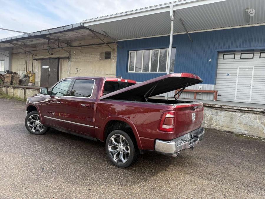 Red Dodge RAM 2019 in Vilnius, with an engine capacity of 5.70 L and mileage of 155 thousand km for 37500 €, photo 4 on AUTOMOTO.COM.LV