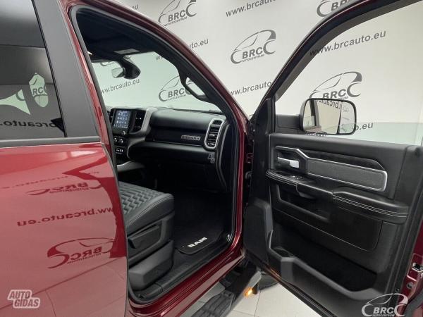 Sarkans Dodge RAM 2019 Avižieniai, ar dzinēja tilpumu 6.40 L un nobraukumu 86 tūkst. km par 41900 €, foto 10 vietnē AUTOMOTO.COM.LV