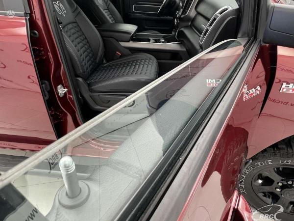 Sarkans Dodge RAM 2019 Viļņa, ar dzinēja tilpumu 6.42 L un nobraukumu 86 tūkst. km par 38900 €, foto 10 vietnē AUTOMOTO.COM.LV