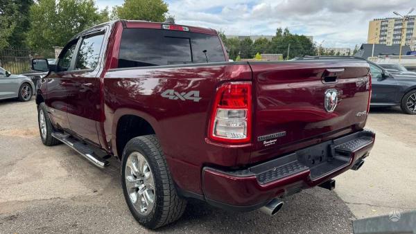 Red Dodge RAM 2019 in Ukmerge, with an engine capacity of 5.65 L and mileage of 54 thousand km for 19999 €, photo 4 on AUTOMOTO.COM.LV