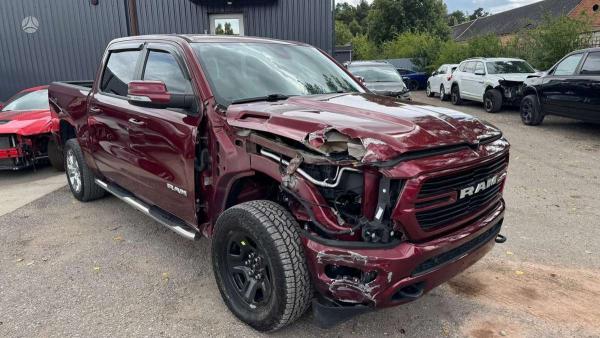 Red Dodge RAM 2019 in Ukmerge, with an engine capacity of 5.65 L and mileage of 54 thousand km for 19999 €, photo 6 on AUTOMOTO.COM.LV