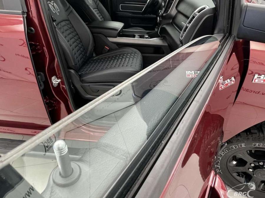 Sarkans Dodge RAM 2019 Viļņa, ar dzinēja tilpumu 6.42 L un nobraukumu 86 tūkst. km par 33900 €, foto 11 vietnē AUTOMOTO.COM.LV