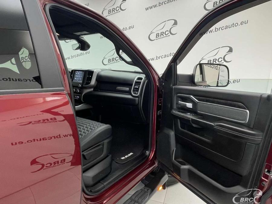 Sarkans Dodge RAM 2019 Viļņa, ar dzinēja tilpumu 6.42 L un nobraukumu 86 tūkst. km par 33900 €, foto 12 vietnē AUTOMOTO.COM.LV