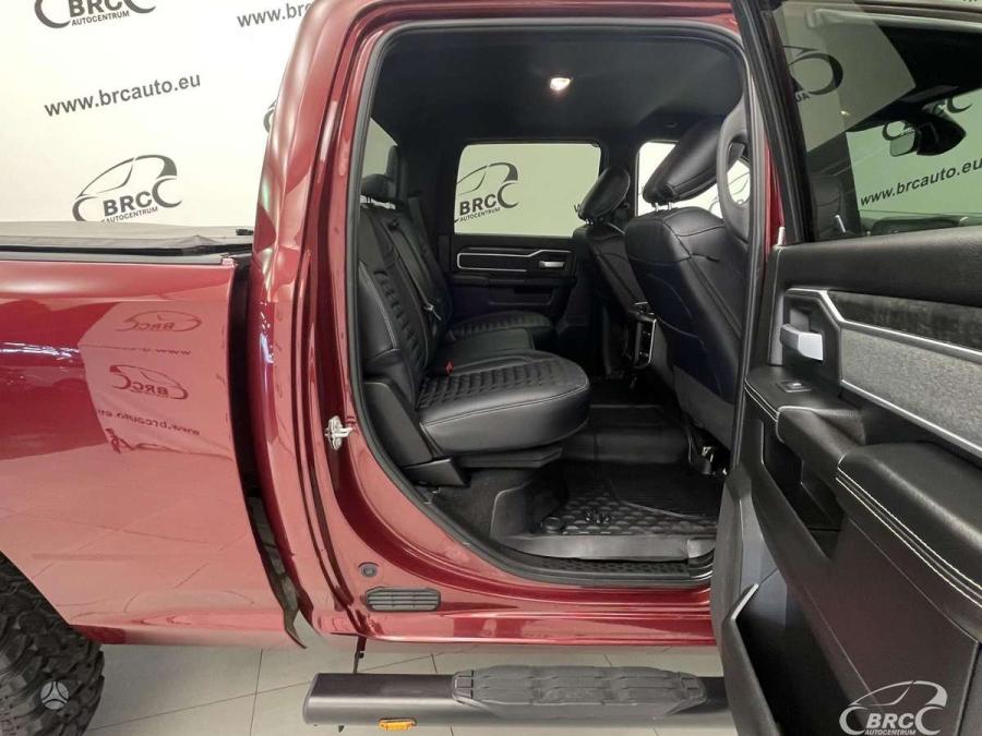 Sarkans Dodge RAM 2019 Viļņa, ar dzinēja tilpumu 6.42 L un nobraukumu 86 tūkst. km par 33900 €, foto 14 vietnē AUTOMOTO.COM.LV
