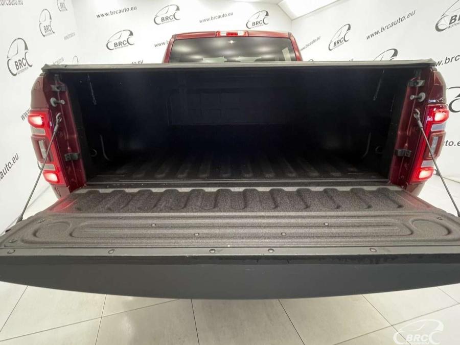 Sarkans Dodge RAM 2019 Viļņa, ar dzinēja tilpumu 6.42 L un nobraukumu 86 tūkst. km par 33900 €, foto 22 vietnē AUTOMOTO.COM.LV