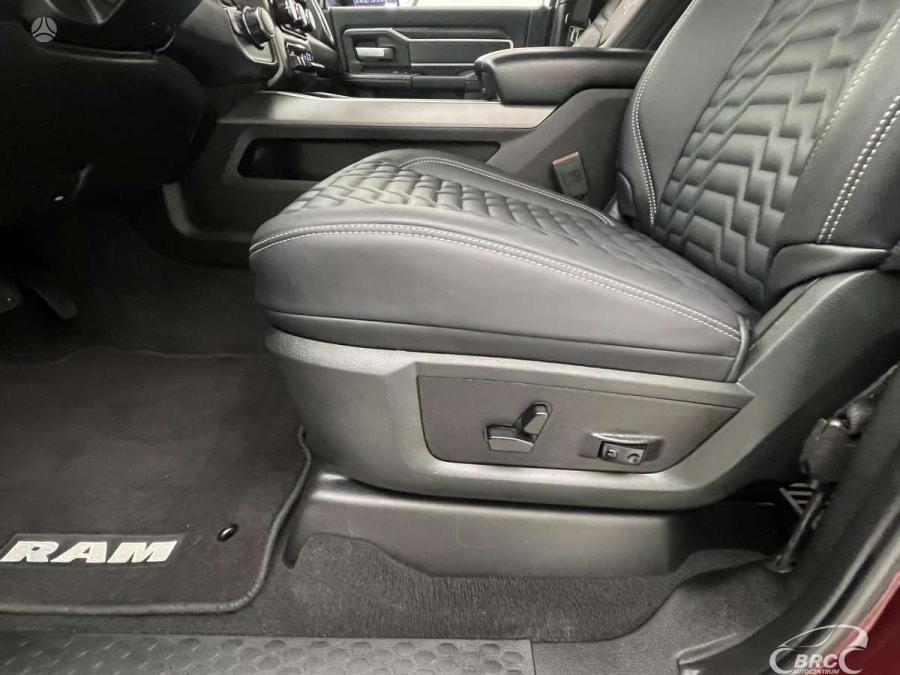 Sarkans Dodge RAM 2019 Viļņa, ar dzinēja tilpumu 6.42 L un nobraukumu 86 tūkst. km par 33900 €, foto 26 vietnē AUTOMOTO.COM.LV