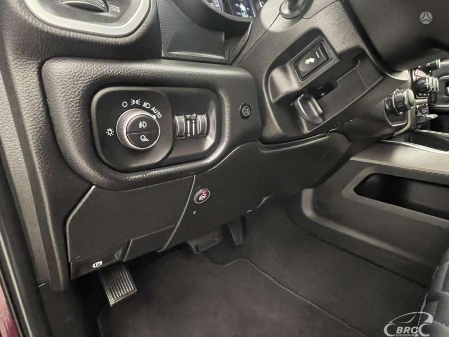Sarkans Dodge RAM 2019 Viļņa, ar dzinēja tilpumu 6.42 L un nobraukumu 86 tūkst. km par 33900 €, foto 30 vietnē AUTOMOTO.COM.LV