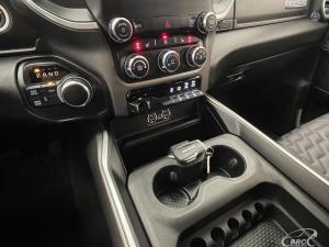 Sarkans Dodge RAM 2019 Viļņa, ar dzinēja tilpumu 6.42 L un nobraukumu 86 tūkst. km par 33900 €, foto 31 vietnē AUTOMOTO.COM.LV