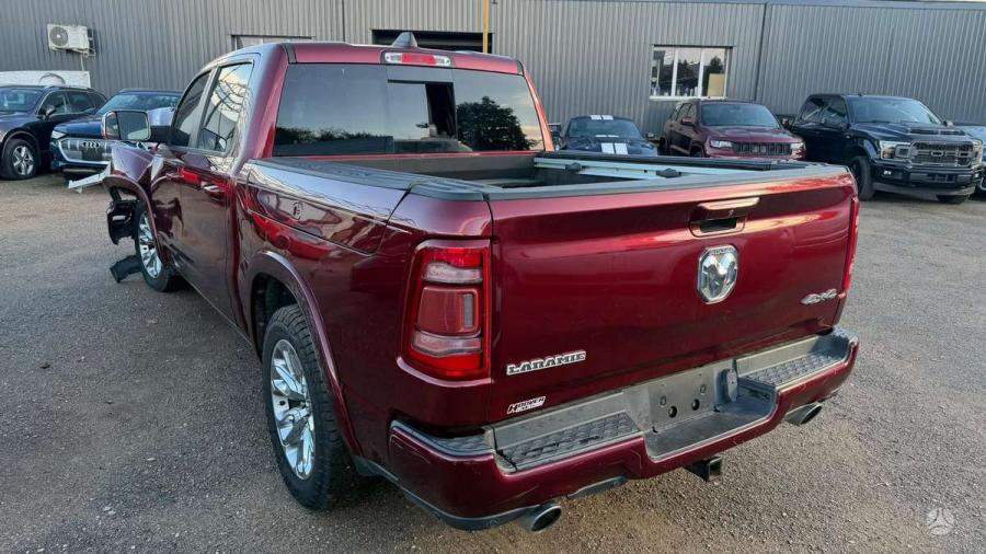 Red Dodge RAM 2019 in Ukmerge, with an engine capacity of 5.65 L and mileage of 138 thousand km for 15999 €, photo 1 on AUTOMOTO.COM.LV