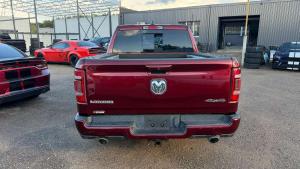Red Dodge RAM 2019 in Ukmerge, with an engine capacity of 5.65 L and mileage of 138 thousand km for 15999 €, photo 3 on AUTOMOTO.COM.LV