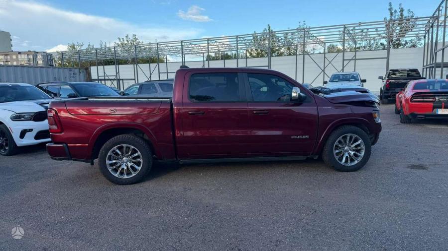 Red Dodge RAM 2019 in Ukmerge, with an engine capacity of 5.65 L and mileage of 138 thousand km for 15999 €, photo 5 on AUTOMOTO.COM.LV