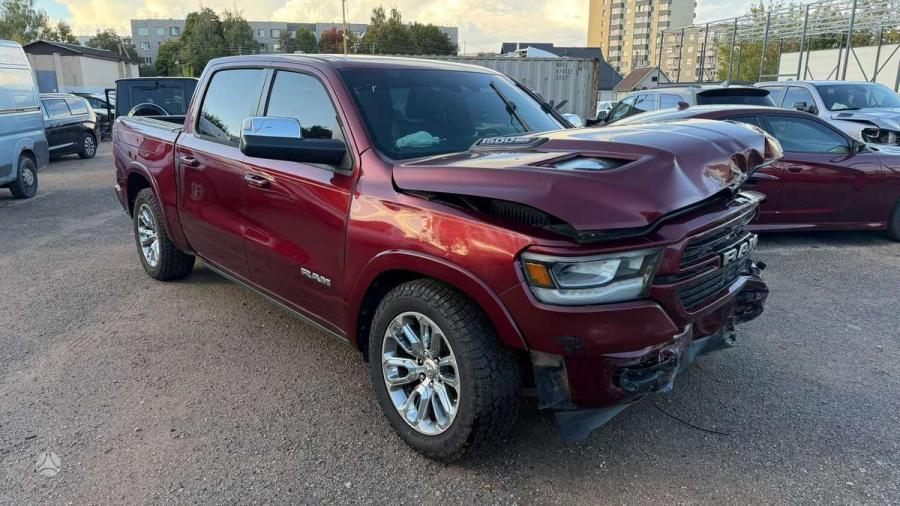 Red Dodge RAM 2019 in Ukmerge, with an engine capacity of 5.65 L and mileage of 138 thousand km for 15999 €, photo 6 on AUTOMOTO.COM.LV