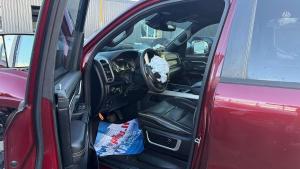 Red Dodge RAM 2019 in Ukmerge, with an engine capacity of 5.65 L and mileage of 138 thousand km for 15999 €, photo 12 on AUTOMOTO.COM.LV