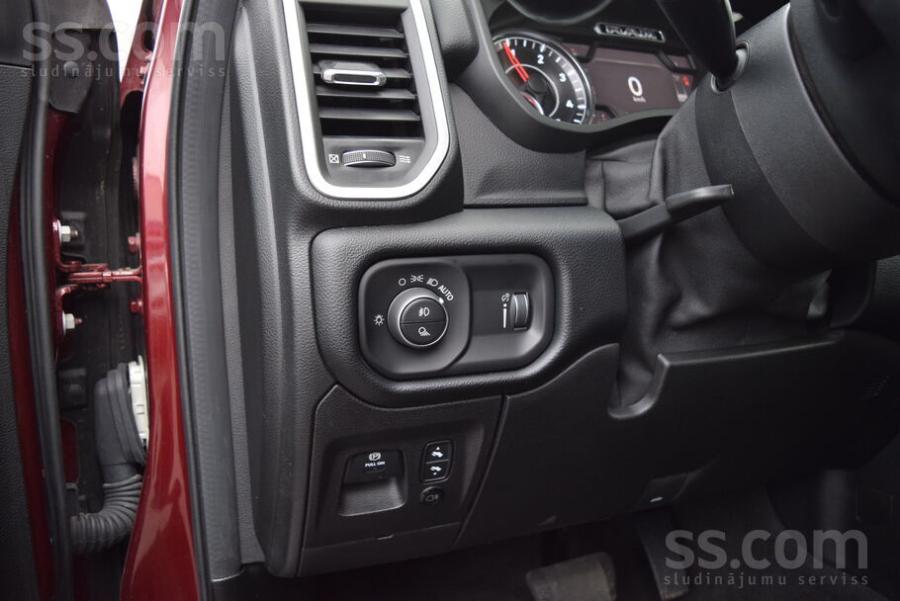 Red Dodge RAM 2020 in Riga, with an engine capacity of 3.00 L and mileage of 156 thousand km for 34900 €, photo 10 on AUTOMOTO.COM.LV